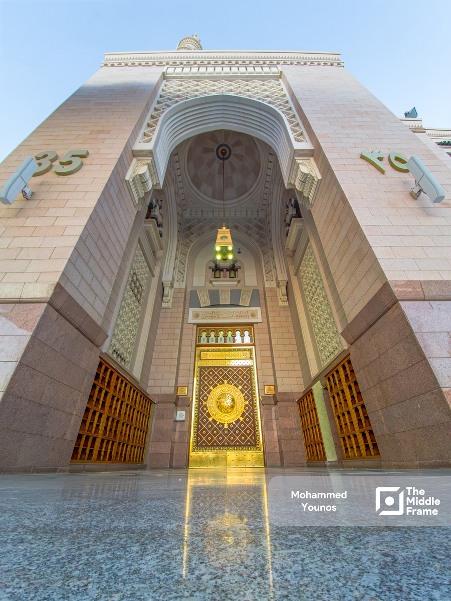 One of the gates of the Prophet's Mosque. • The Middle Frame • Arab ...