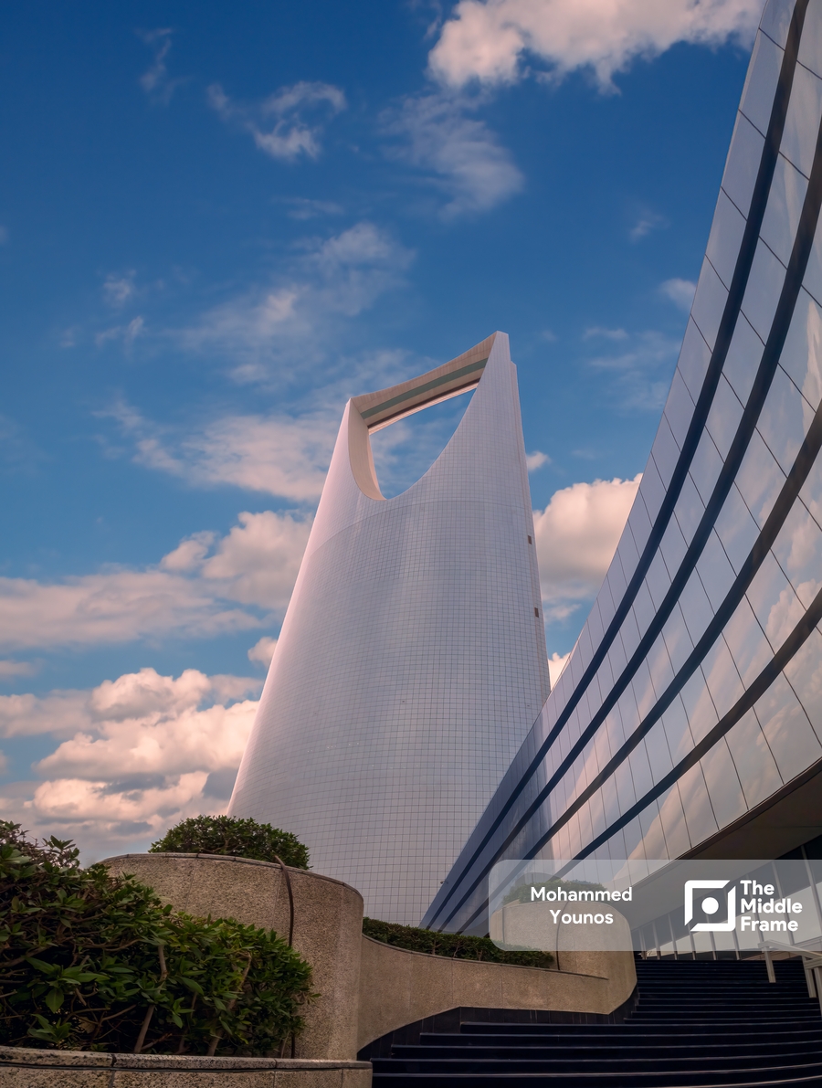 The Kingdom Centre Tower Riyadh-Saudi Arabia. • The Middle Frame • Arab ...
