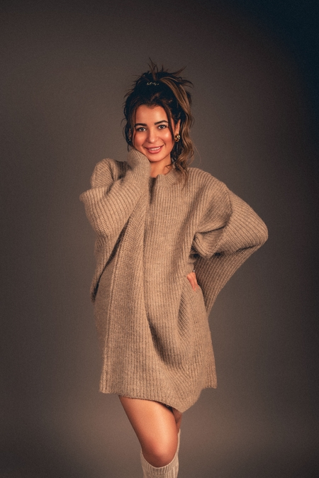 The Egyptian artist Batoul Al-Haddad. • The Middle Frame • Arab Stock ...