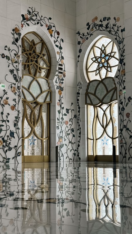 Sheikh Zayed Grand Mosque, Abu Dhabi, United Arab Emirates • The Middle ...