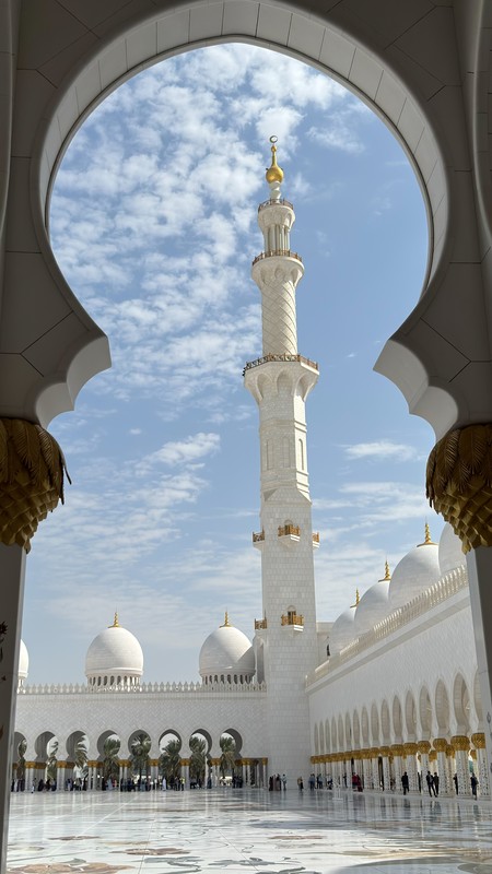Sheikh Zayed Grand Mosque, Abu Dhabi, United Arab Emirates • The Middle ...