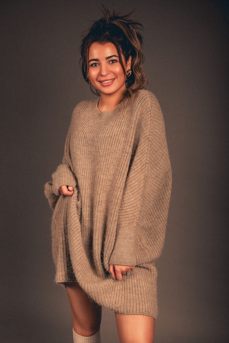 The Egyptian artist Batoul Al-Haddad. • The Middle Frame • Arab Stock ...