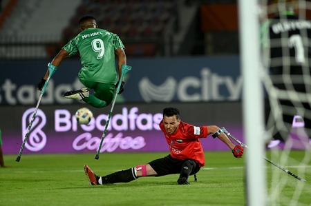 the African Nations Championship for one-legged football: Egypt VS ...