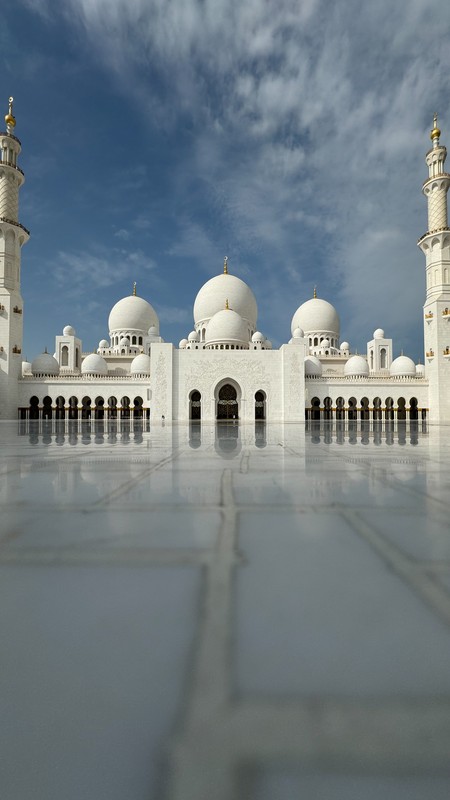 Sheikh Zayed Grand Mosque, Abu Dhabi, United Arab Emirates • The Middle ...
